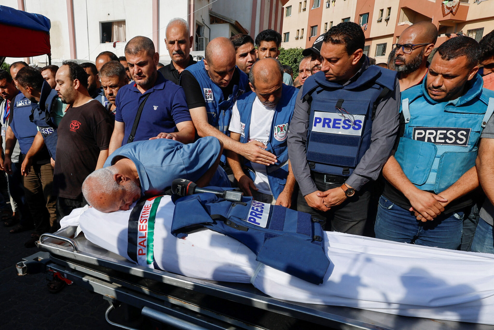 Palestinian Journalists Are Risking Their Lives to Counteract the ...